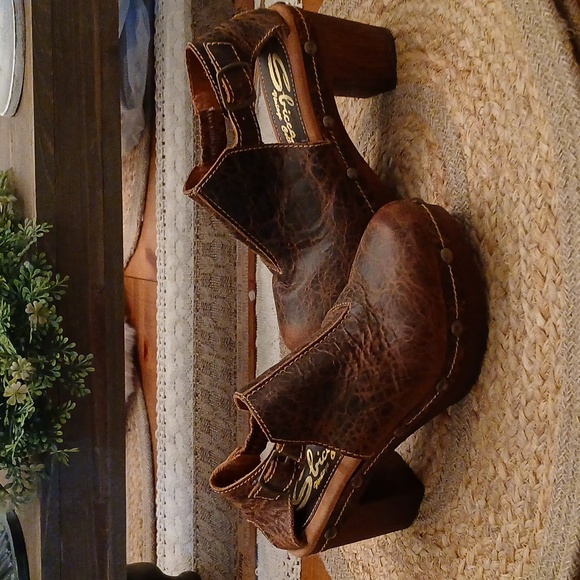 Sbicca | Shoes | Sbicca Vintage Collection Platform Heeled Clog 37 ...